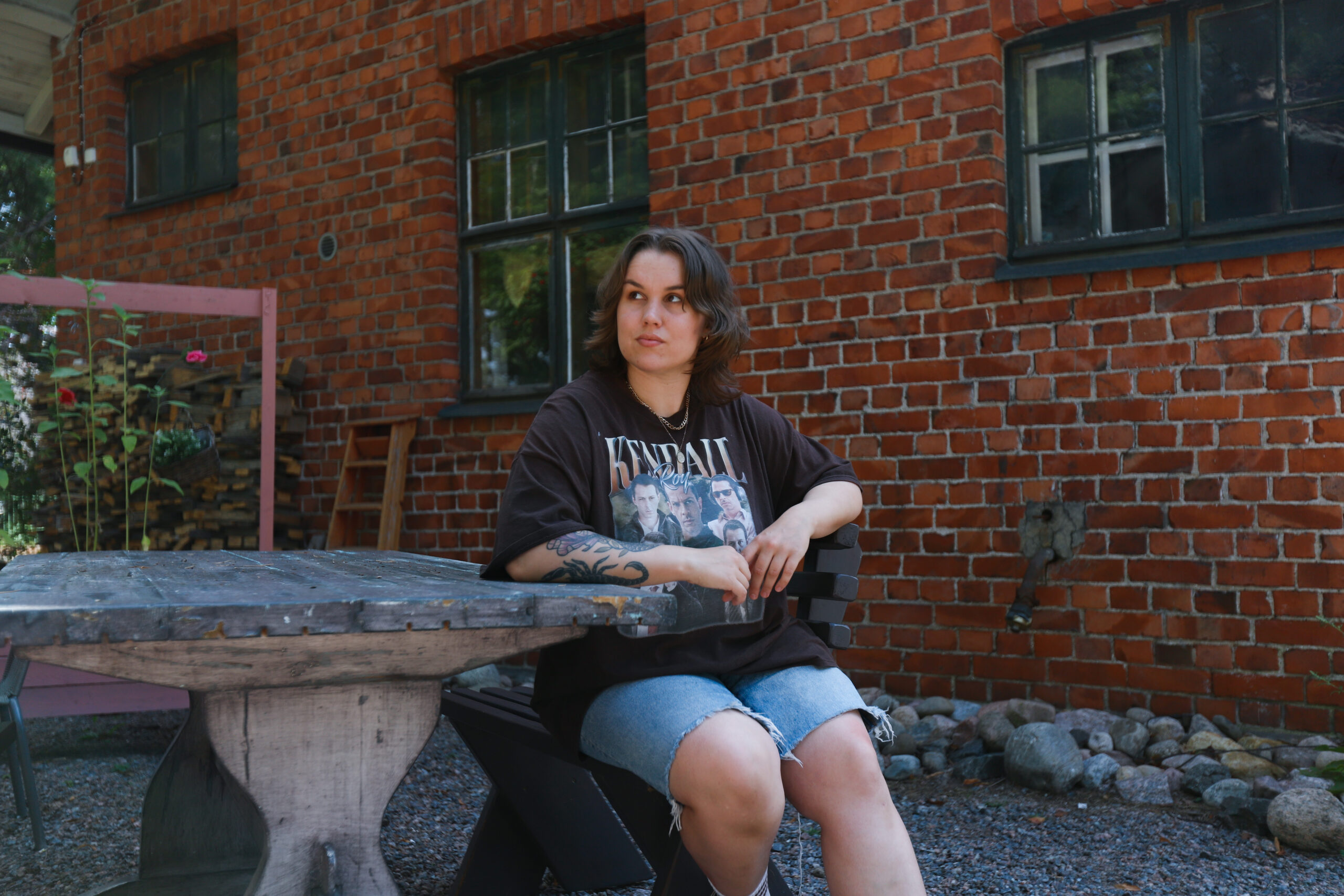 Haastaa, mutta ei valista– Eve Kulmalalle huumori syntyy yhteiskunnan ...